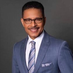 Greg Fields Biography: Wife, Age, Daughter, Robbie Owens, WFAA